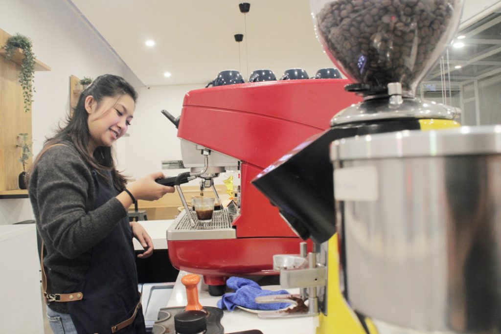 Hawayu Coffee, Coffee Shop Bandung Bergaya Minimalis - Kelana Nusantara